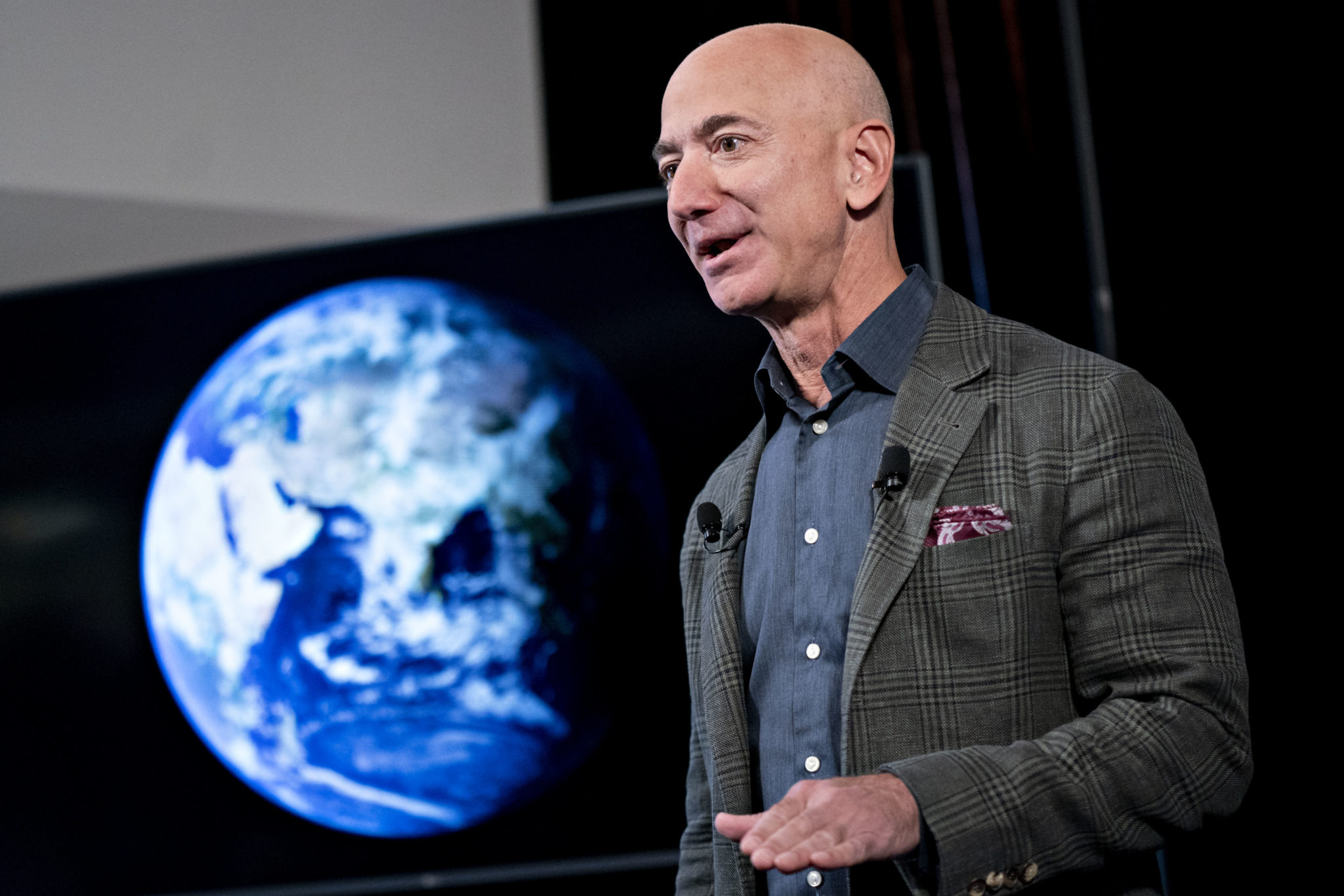 Jeff Bezos tours Relativity Space headquarters with Tim Ellis - Tech ...