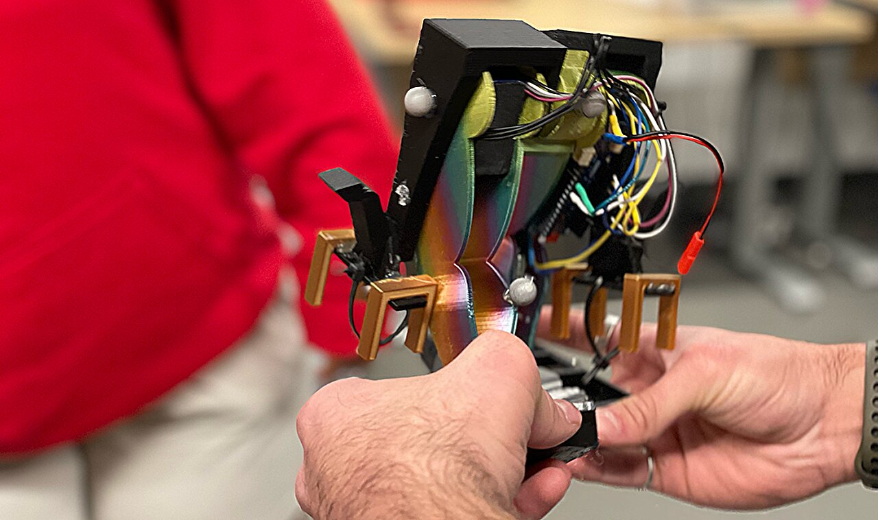 Researchers create 'Mugatu,' the first steerable bipedal robot with ...