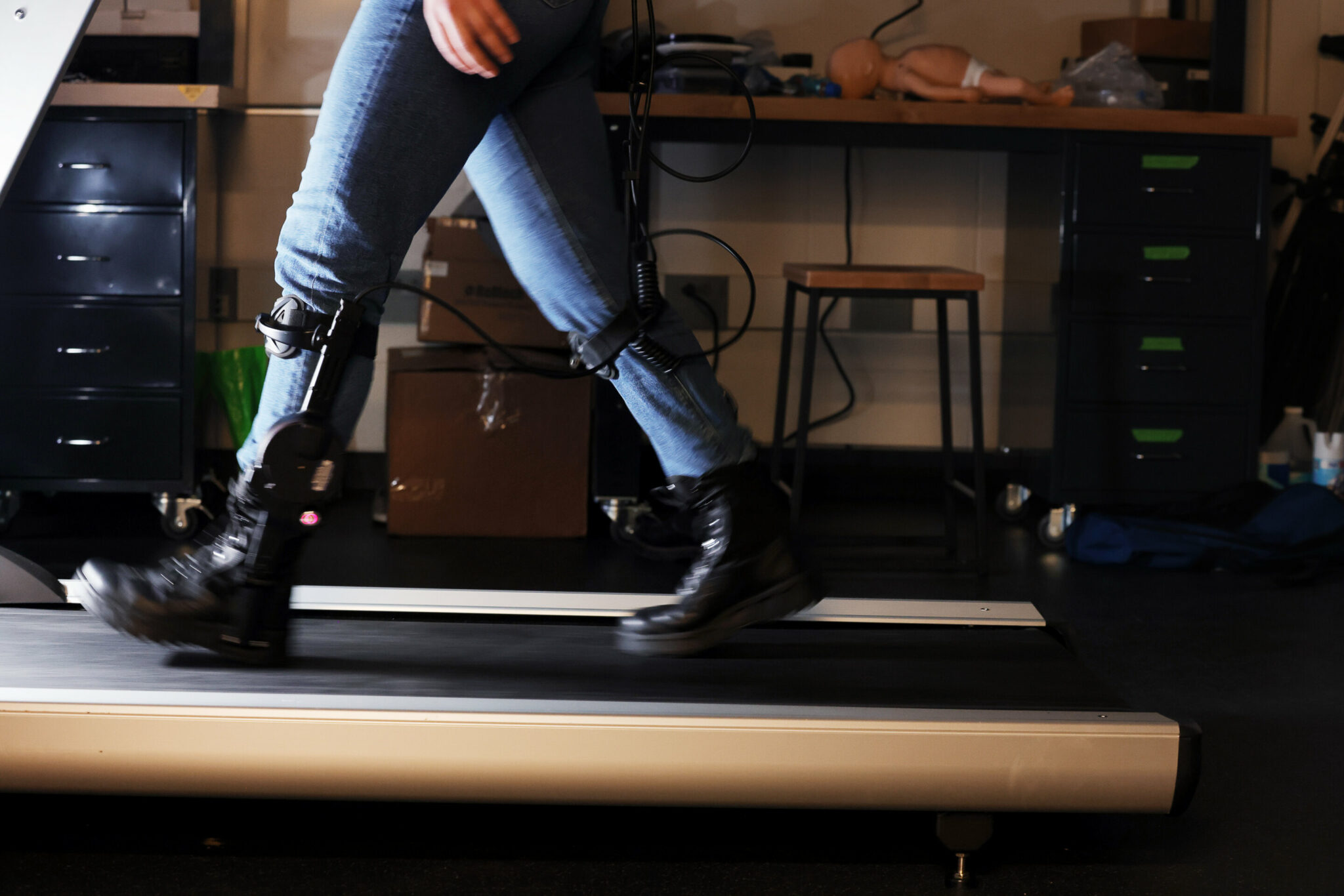 How humans walk with imperfect exoskeletons - Tech and Science Post