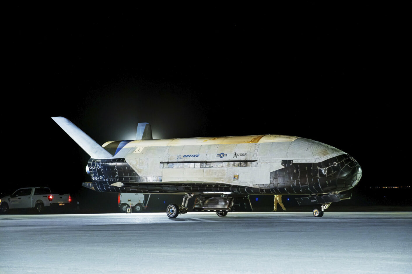 US military's mini space shuttle X-37B returns to Earth after orbiting ...