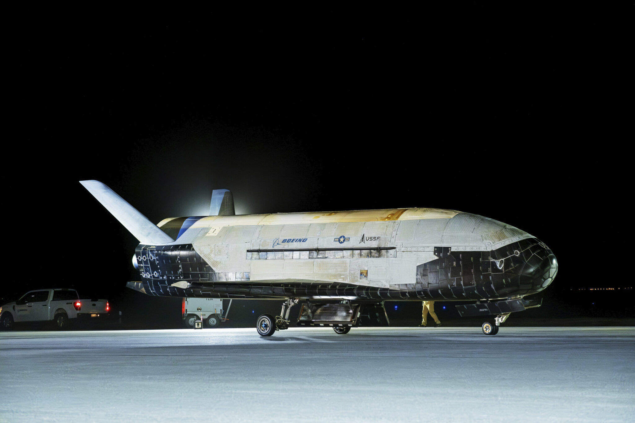 US military's mini space shuttle X-37B returns to Earth after orbiting ...