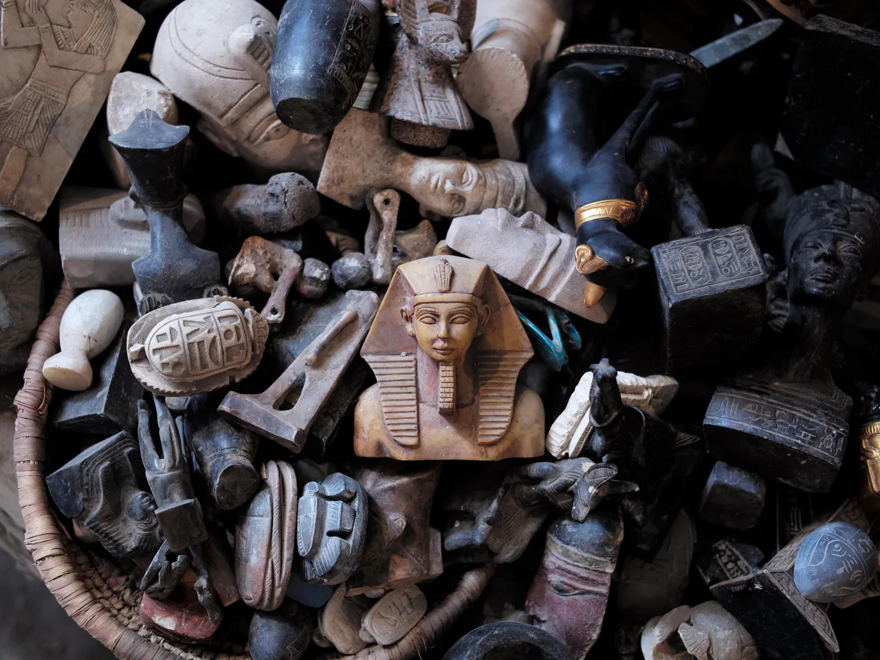 Tutankhamun: Plain-looking mud trays in pharaoh's tomb may have been ...